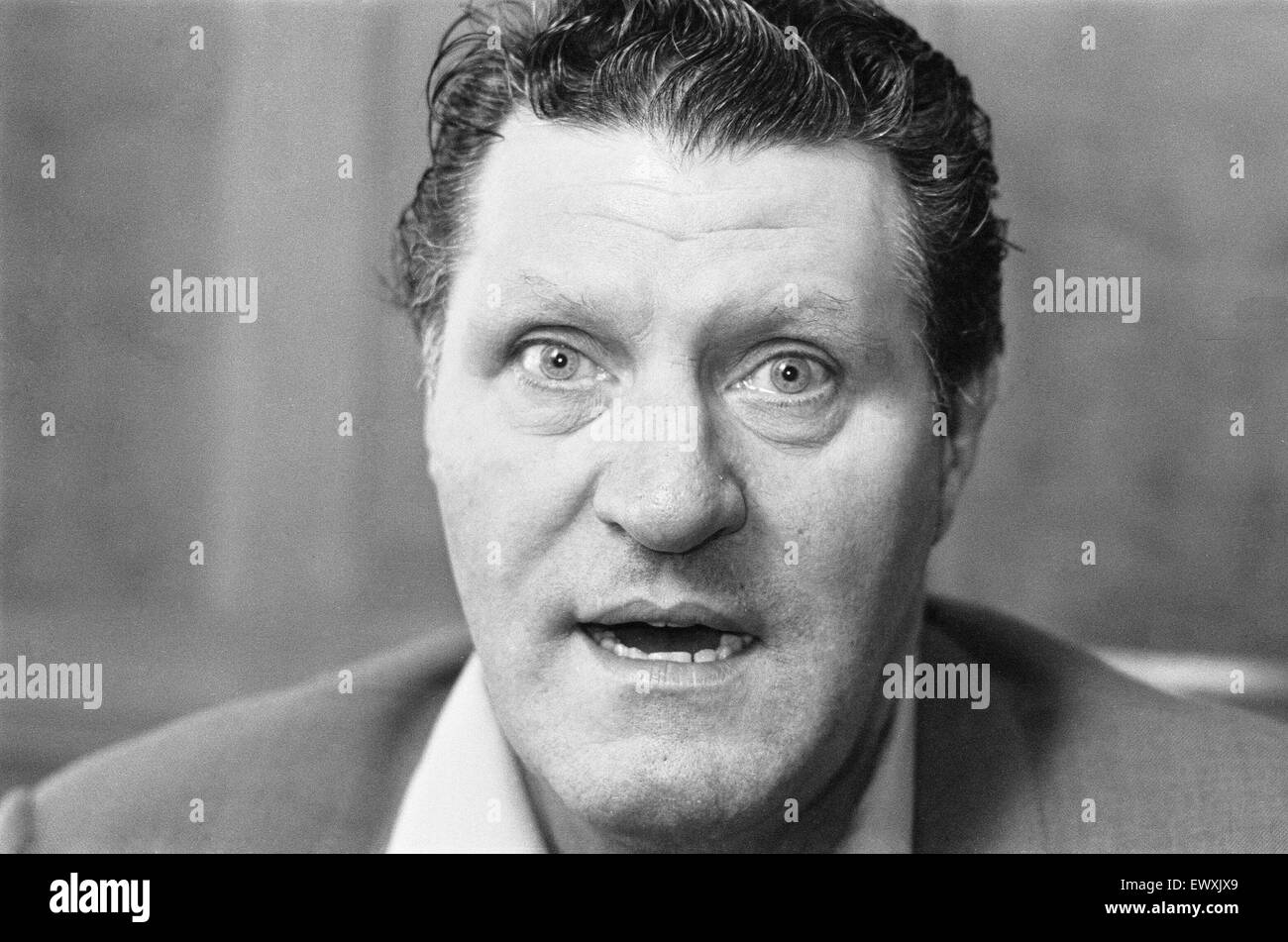 Tommy cooper magic 1970s hi-res stock photography and images - Alamy