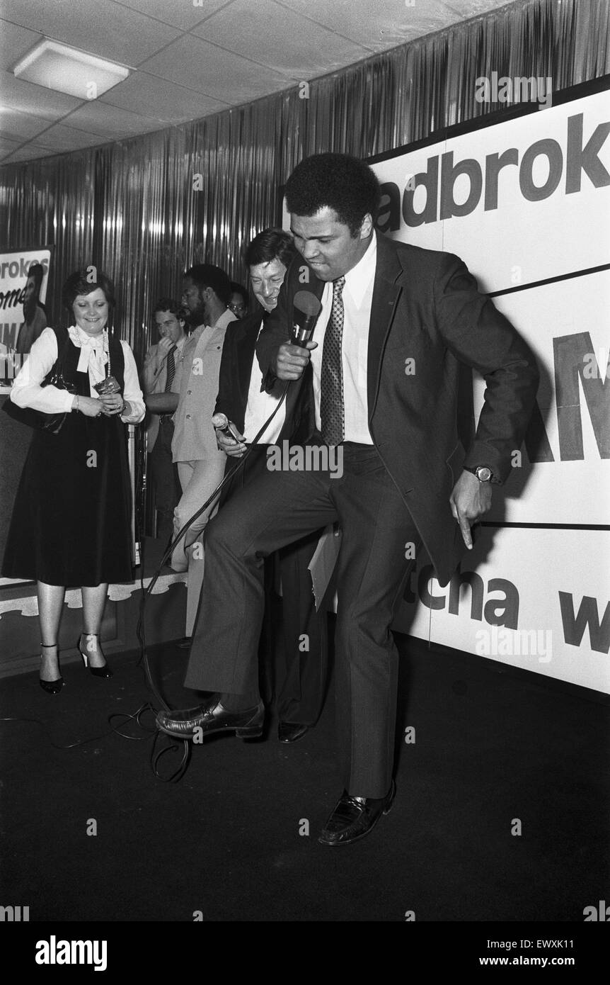 Dancing for fans Black and White Stock Photos & Images - Alamy