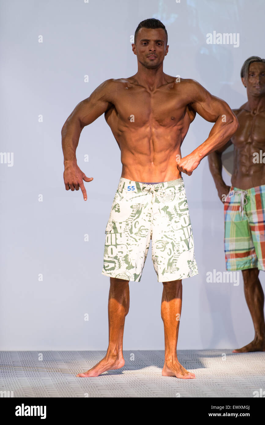 Mens physique hi-res stock photography and images - Alamy