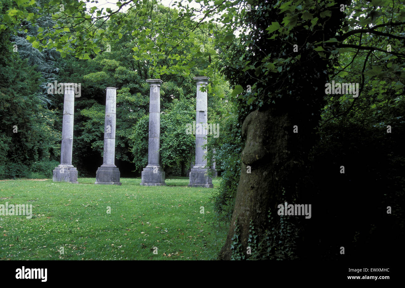 Old pillars hi-res stock photography and images - Alamy