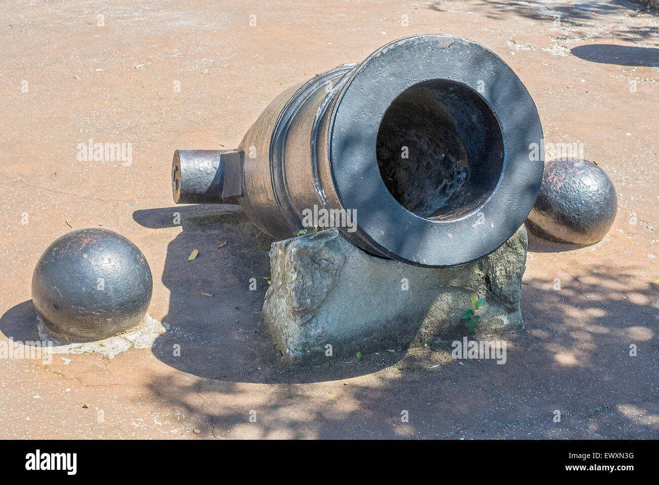 Siege howitzer hi-res stock photography and images - Alamy