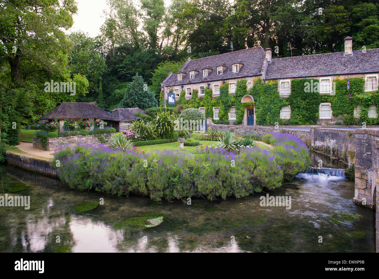 Swan hotel river coln bibury hi-res stock photography and images - Alamy