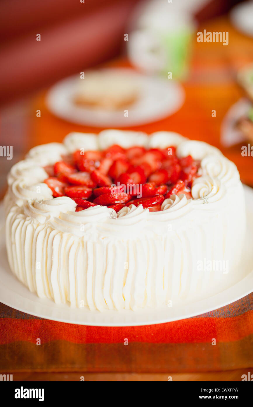 Delicious strawberry cake with strawberries Stock Photo - Alamy