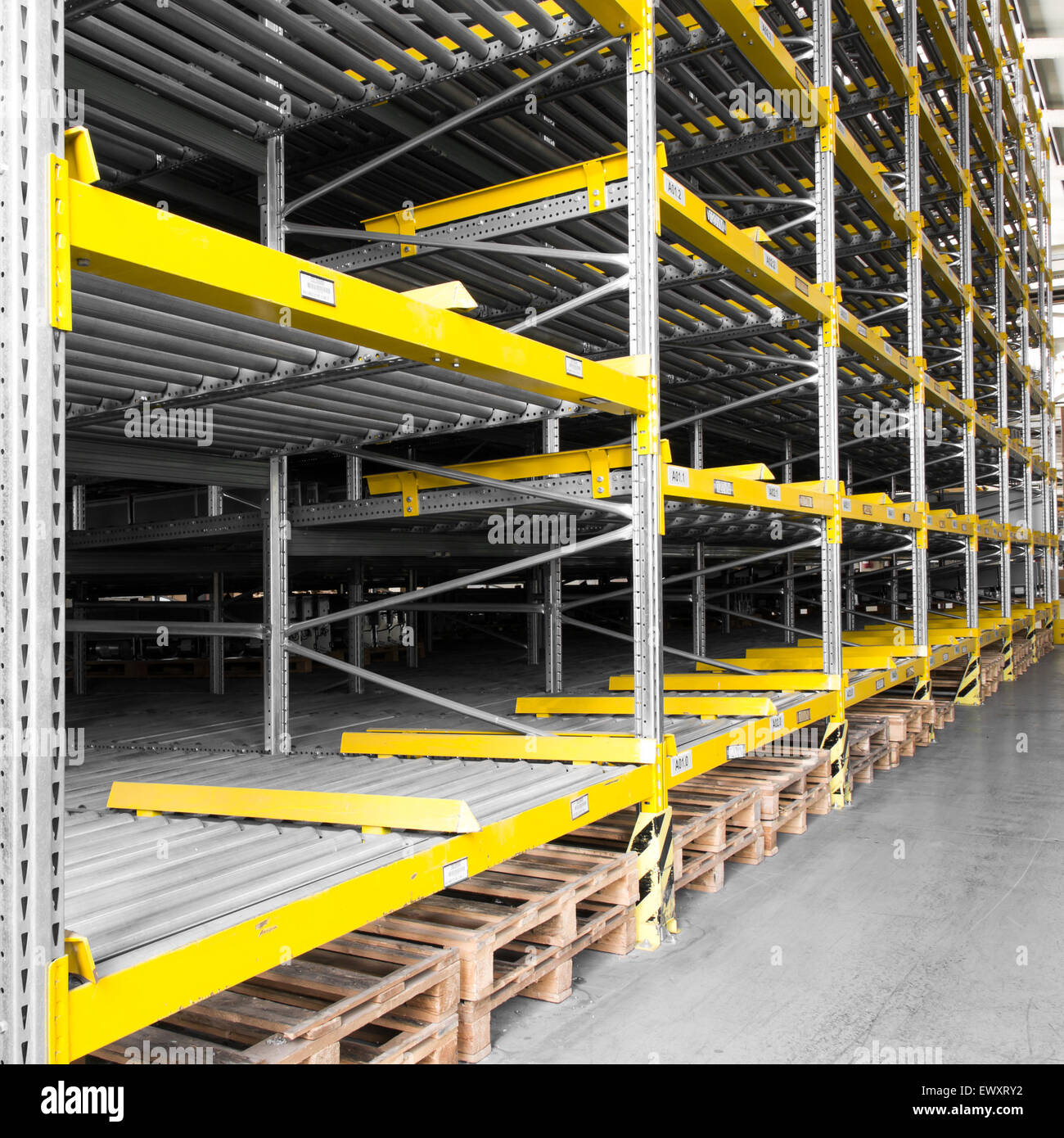 shelving gravity for pallets in a modern factory Stock Photo - Alamy
