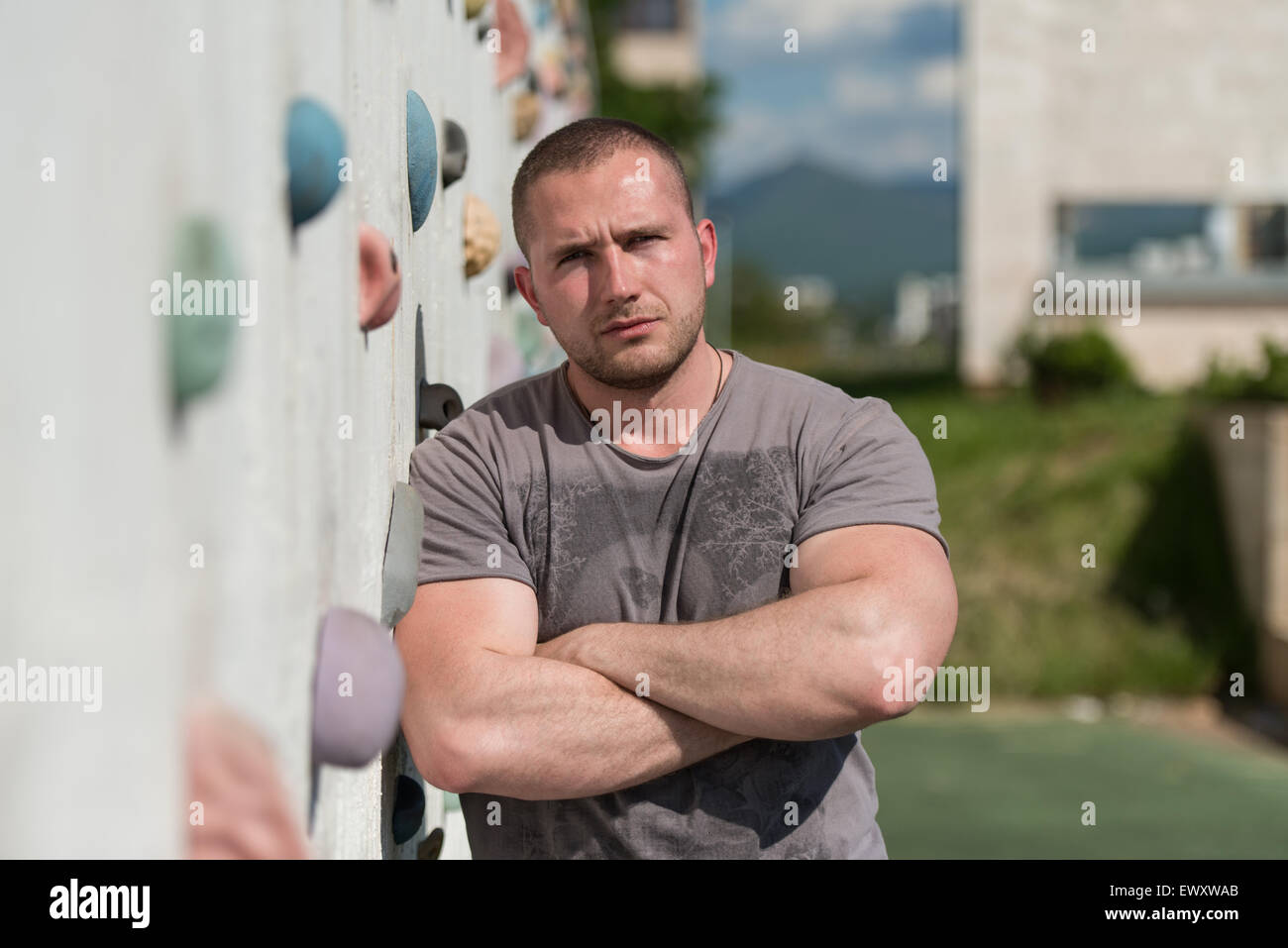 Man stands in front mountain hi-res stock photography and images - Alamy