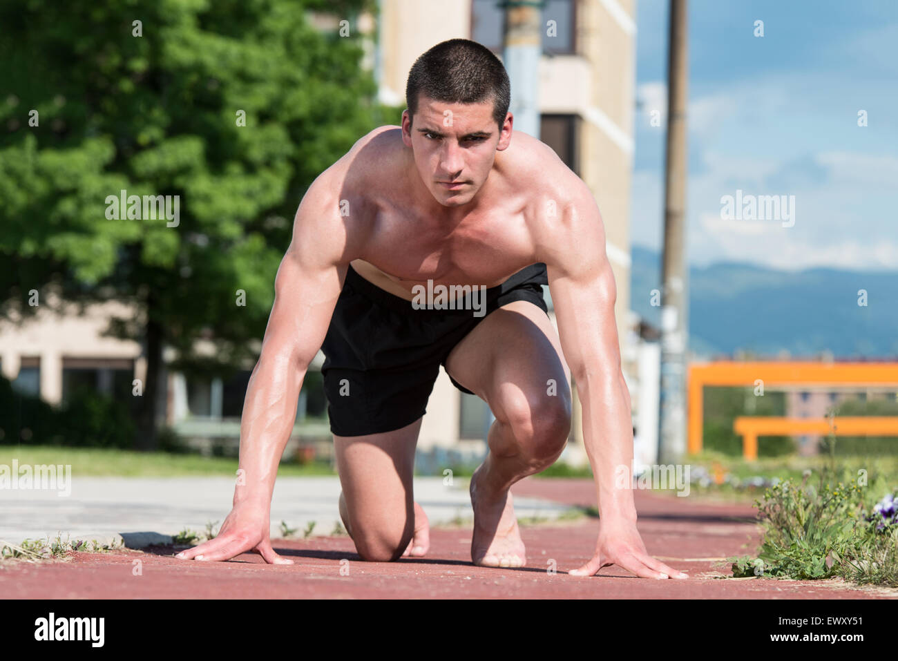Men in starting position race hi-res stock photography and images - Alamy