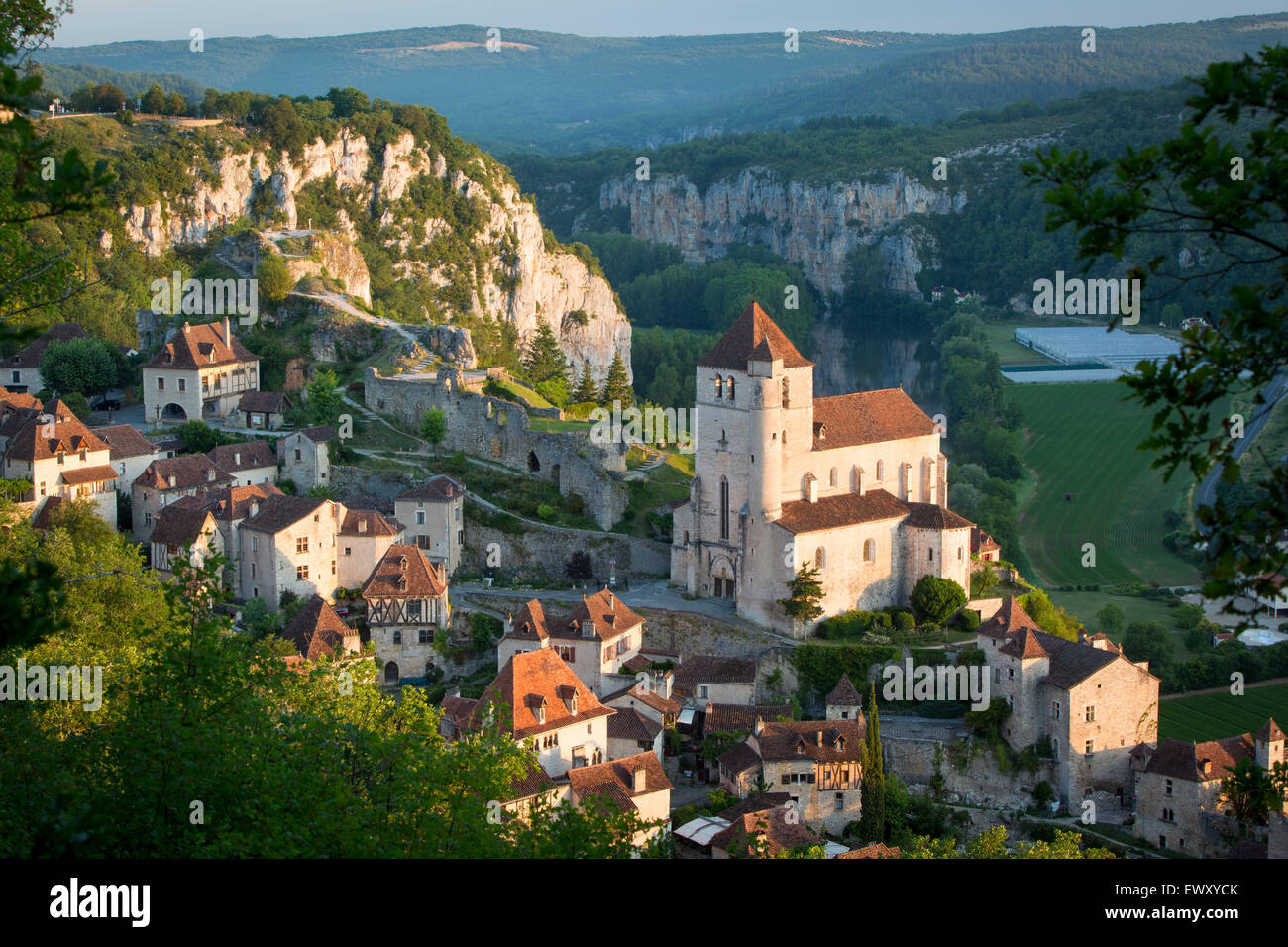 Cirque valley hi-res stock photography and images - Alamy