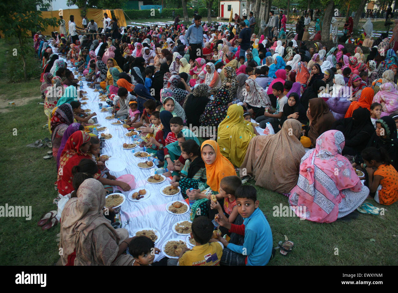 Iftari hi-res stock photography and images - Alamy