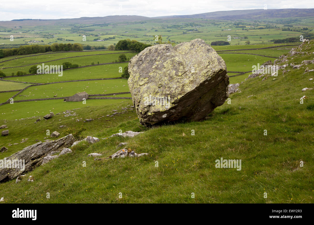 Norber yorkshire dales hi-res stock photography and images - Alamy