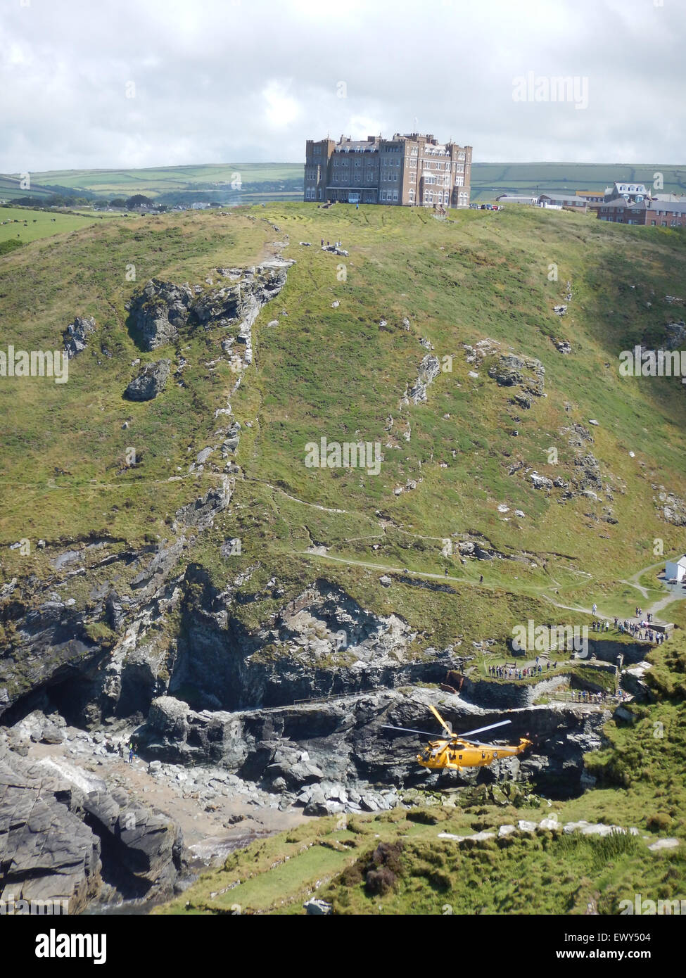 Raf rescue helicopter cornwall uk hi-res stock photography and images ...