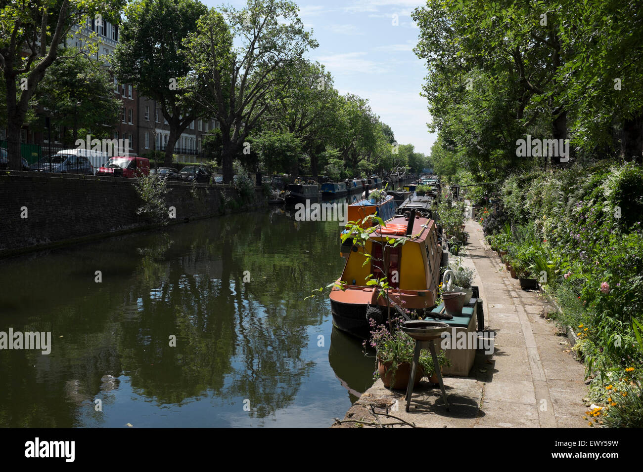 London barge canal hi-res stock photography and images - Alamy