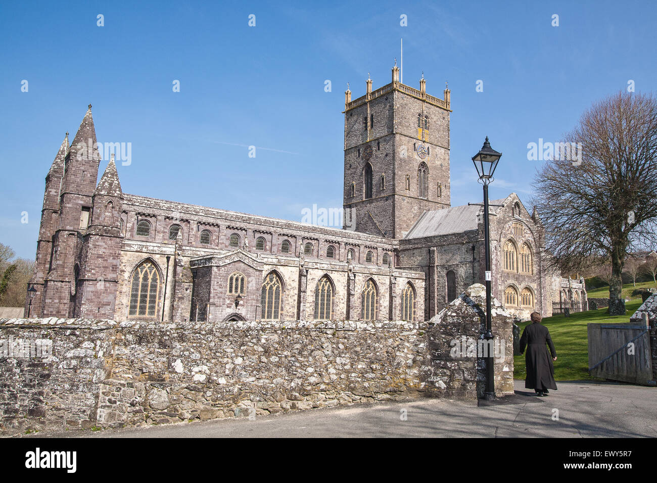 Female priest vicar at st davids cathedral hi-res stock photography and ...