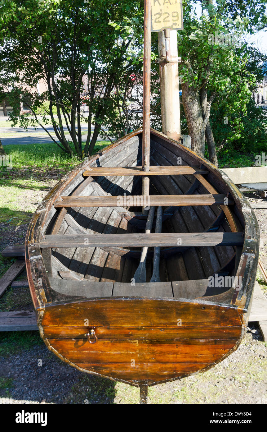 Old rowboat hi-res stock photography and images - Alamy