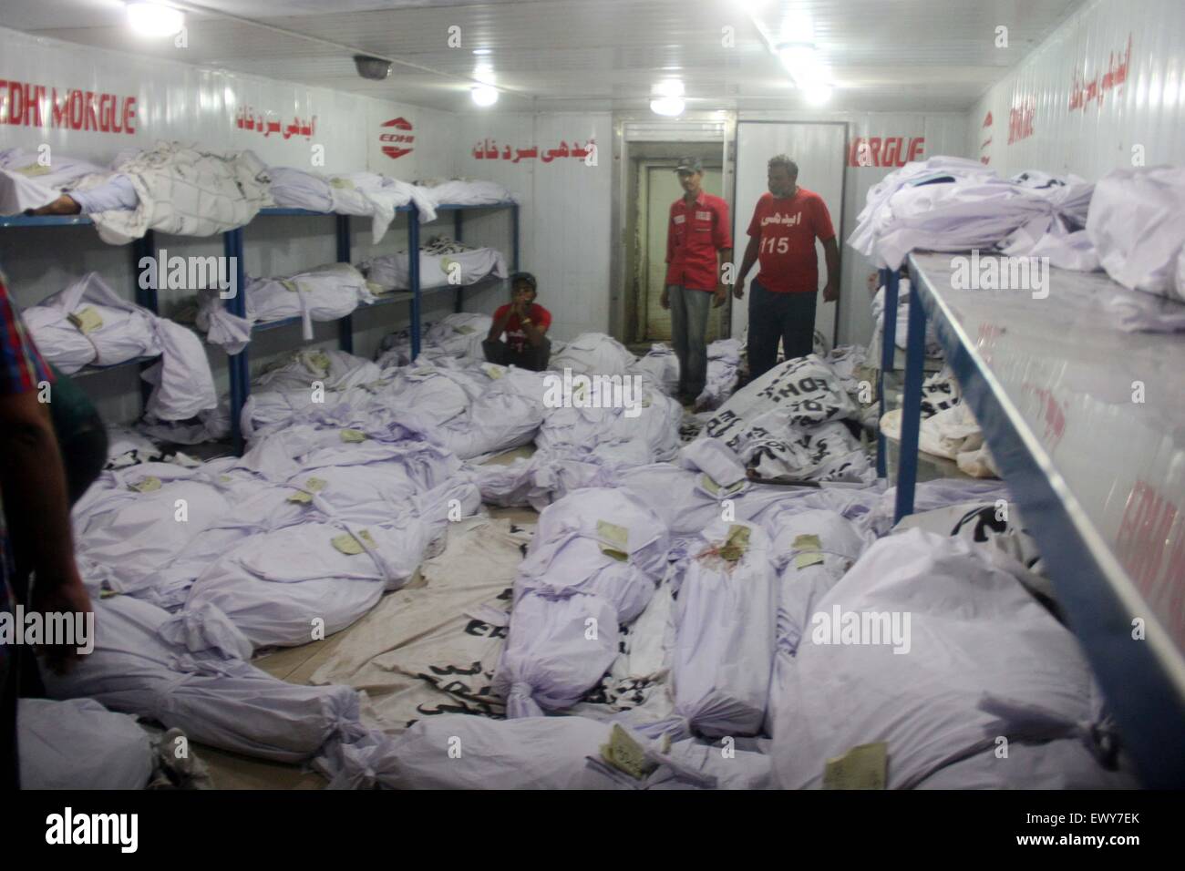 Karachi, Pakistan. 26th June, 2015. Bodies of the heatwave victims ...