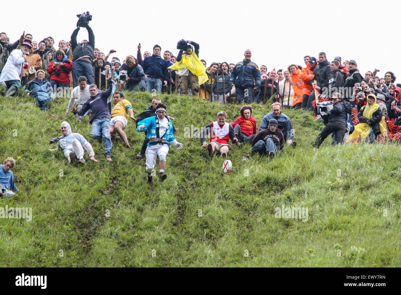 Cheese Rolling at Coopers Hill, Brockworth, Gloucestershire, England ...