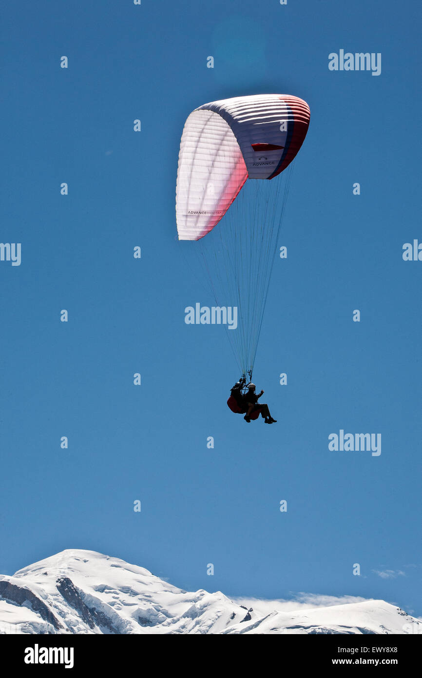 Tandem,Paraglider above Chamonix,Mont Blanc, France Stock Photo - Alamy