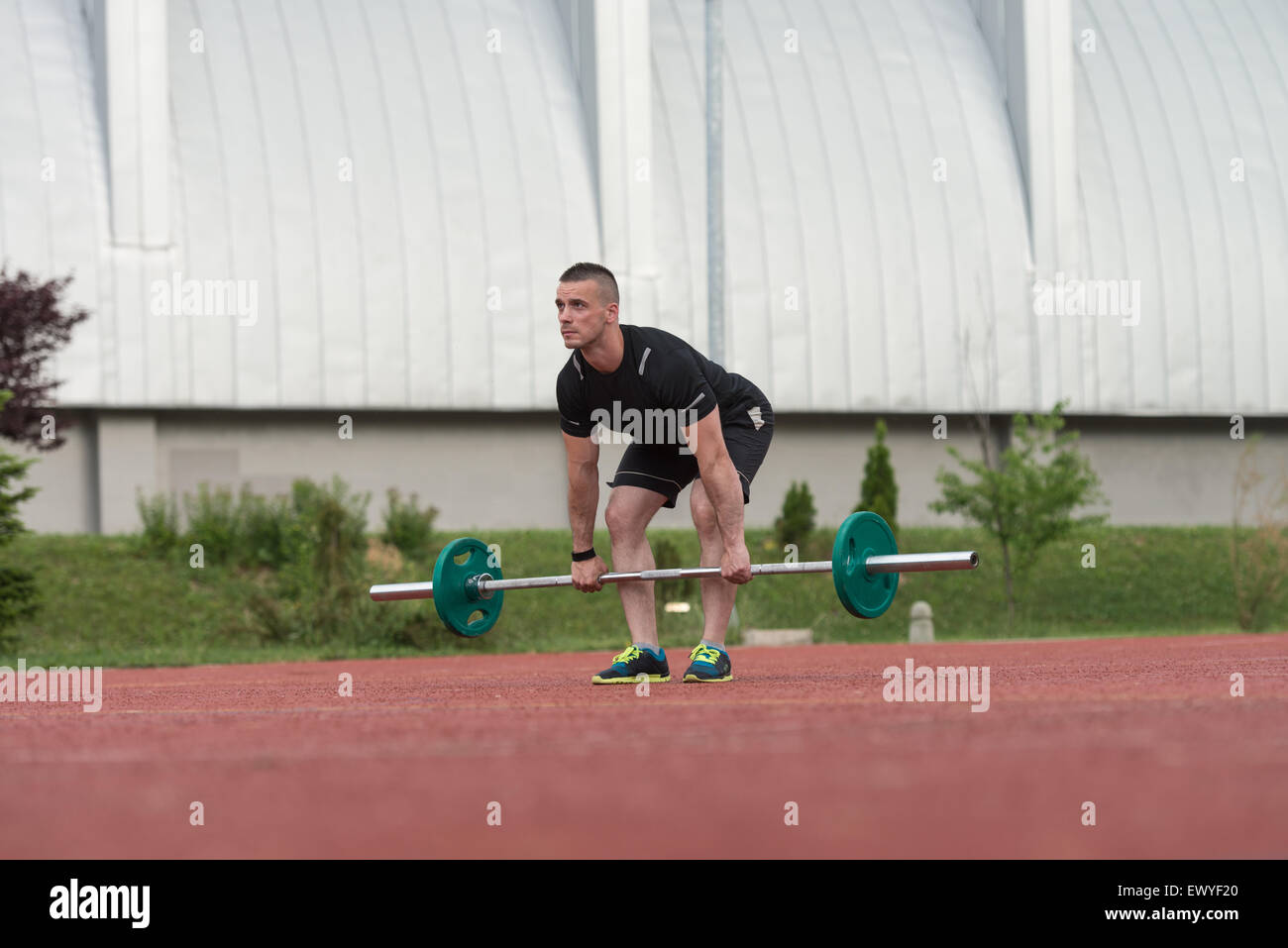 Man dead lift hi-res stock photography and images - Alamy