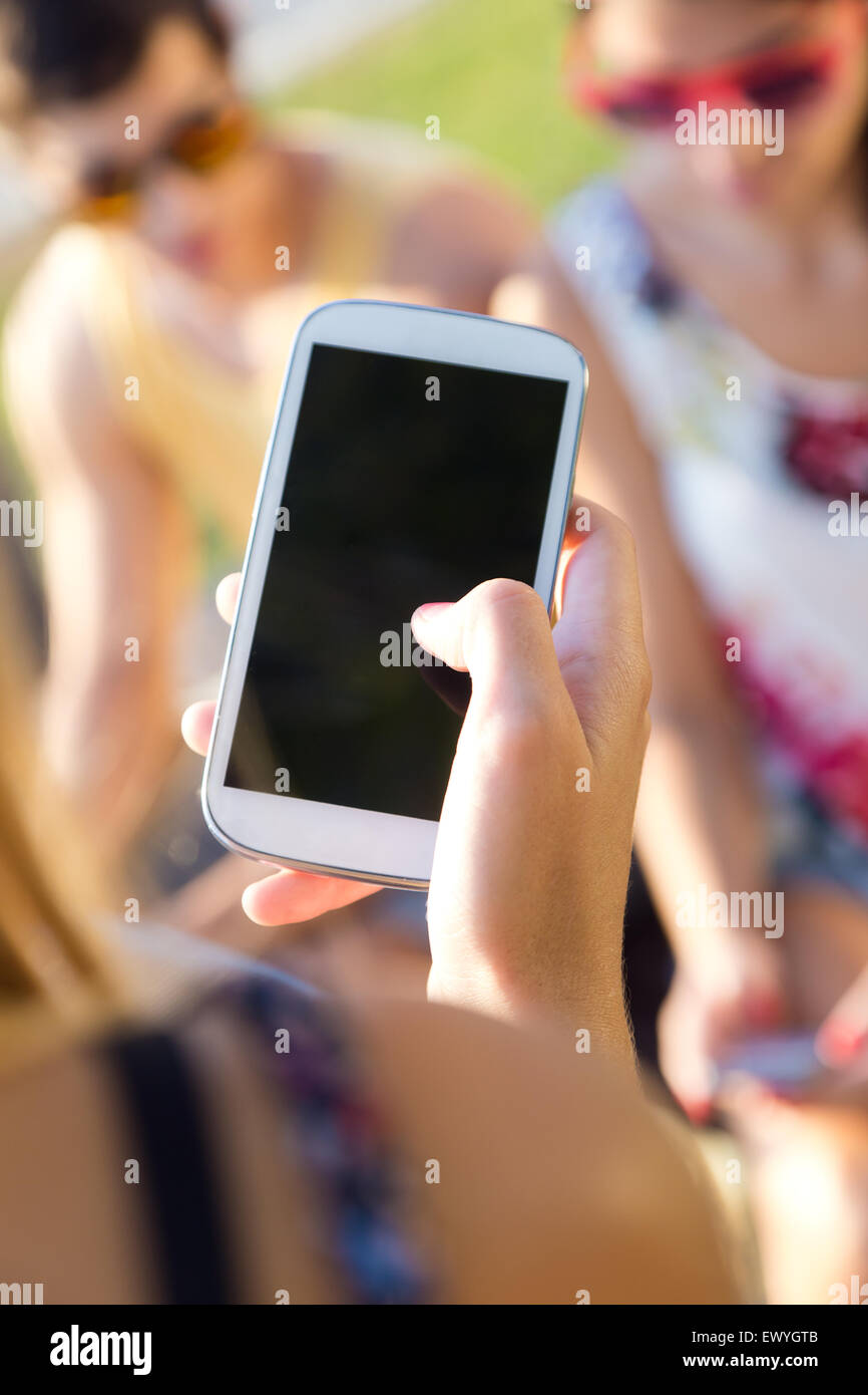 Women texting group hi-res stock photography and images - Alamy