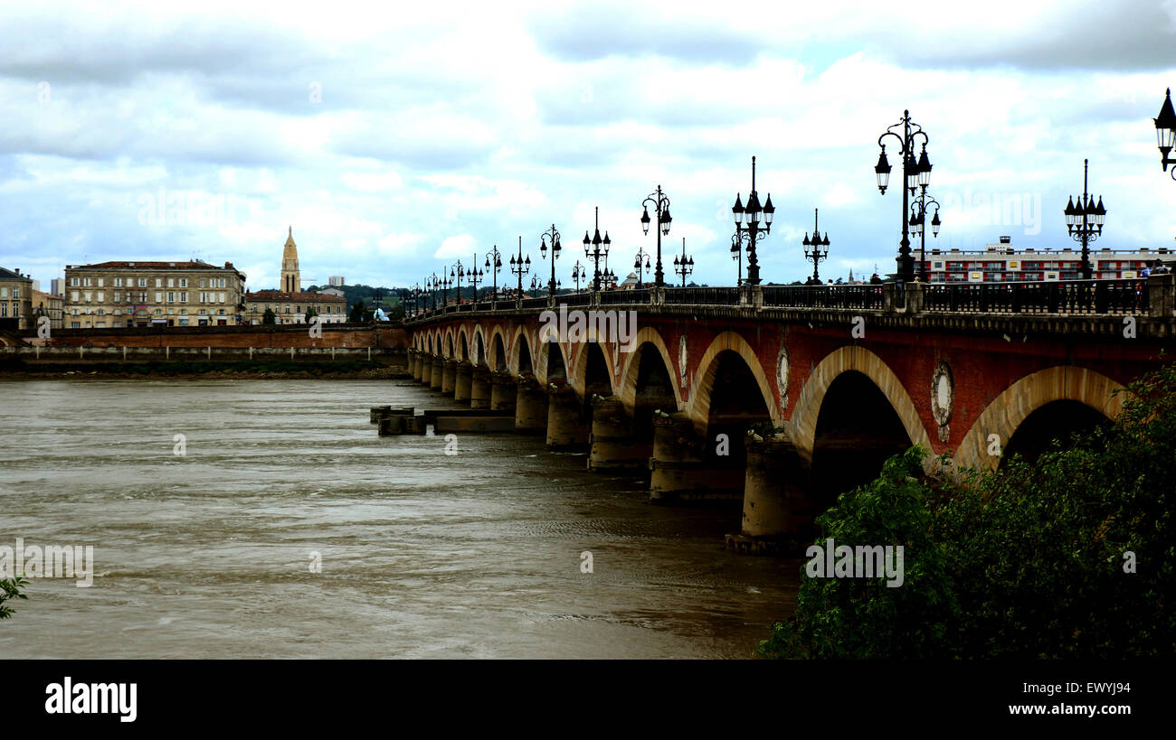 The bridge crossing the river in Bordeaux - Ponte de Pierre Stock Photo ...