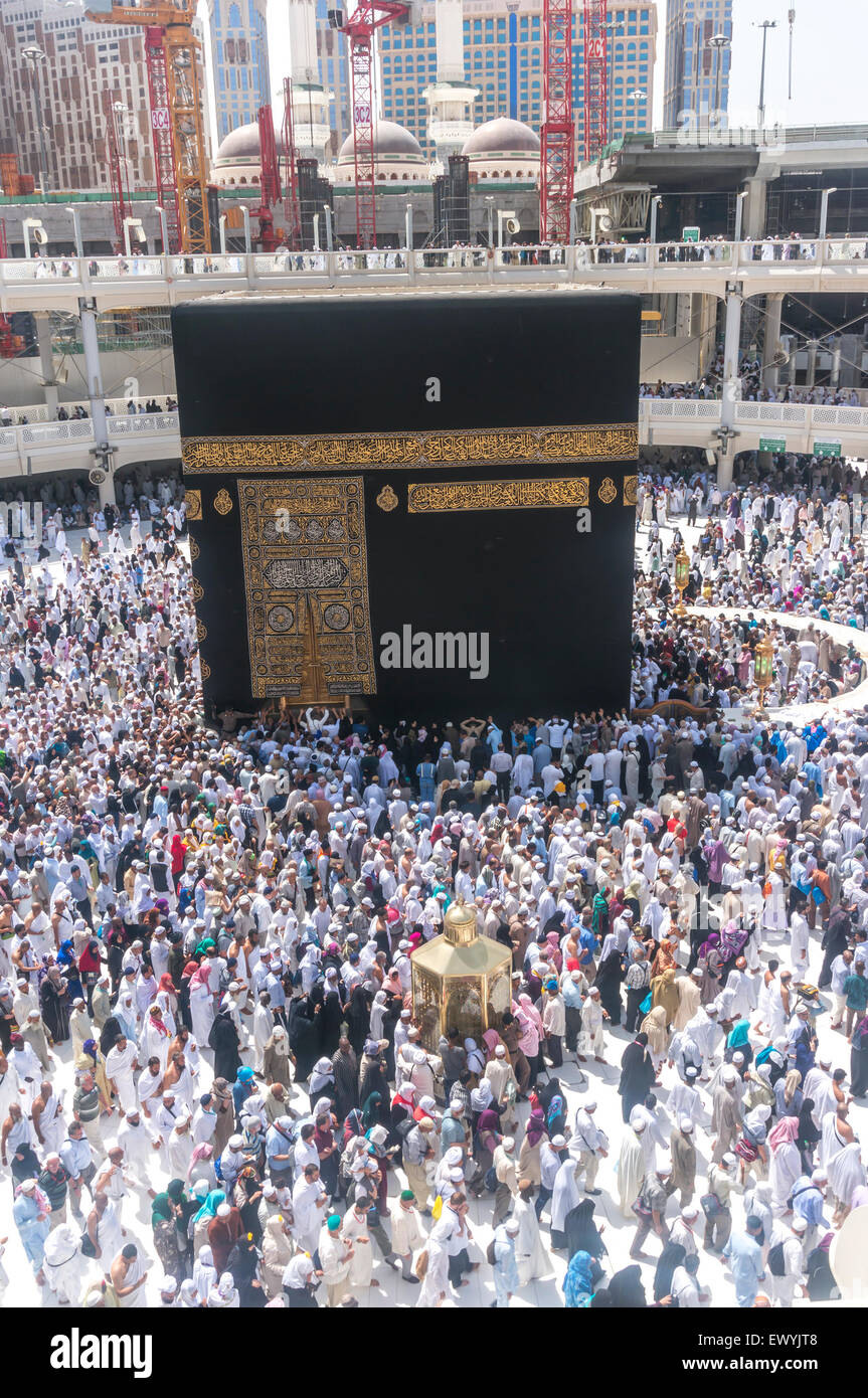 MECCA, SAUDI ARABIA-MAC 09, 2015: WIde angle view of Muslim pilgrims ...