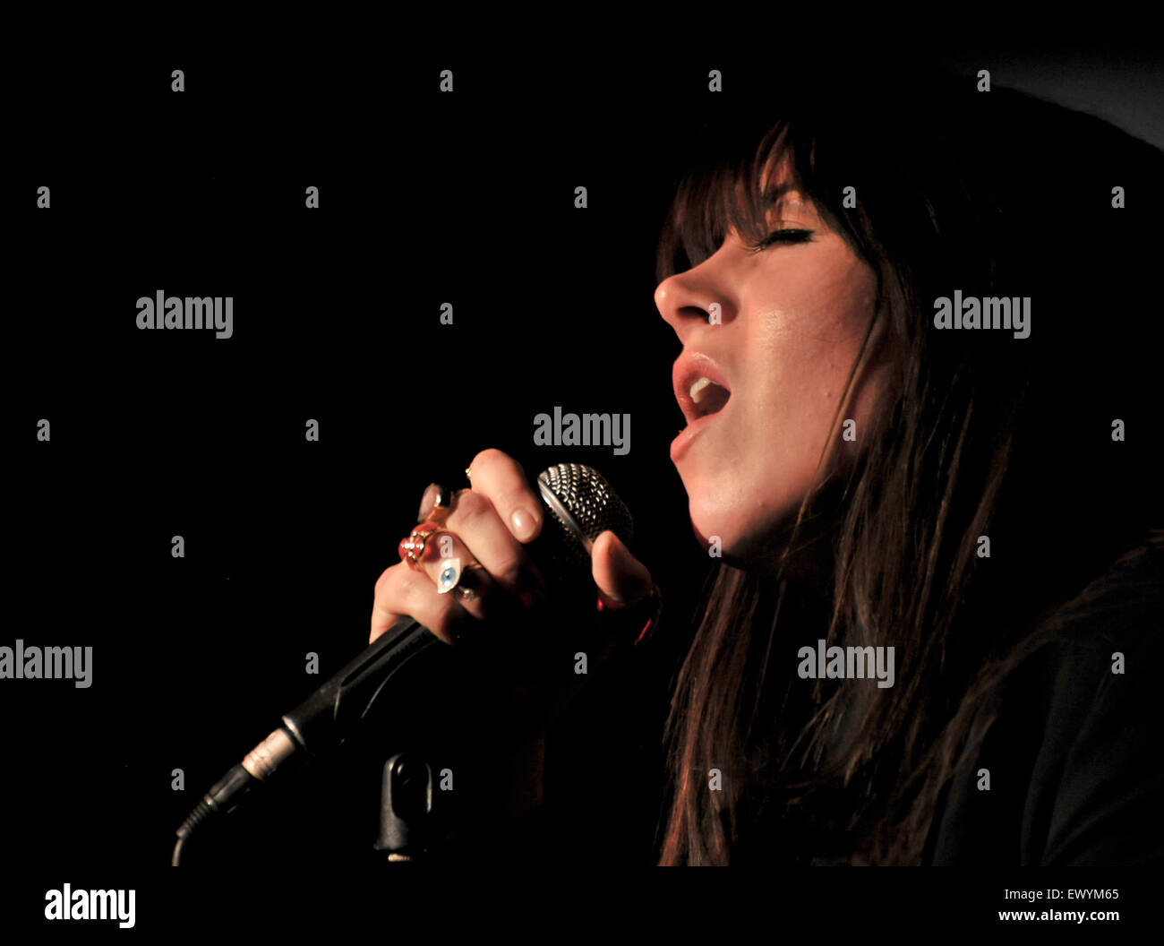 Singer-songwriter Clare Maguire performs her first gig in five years at ...