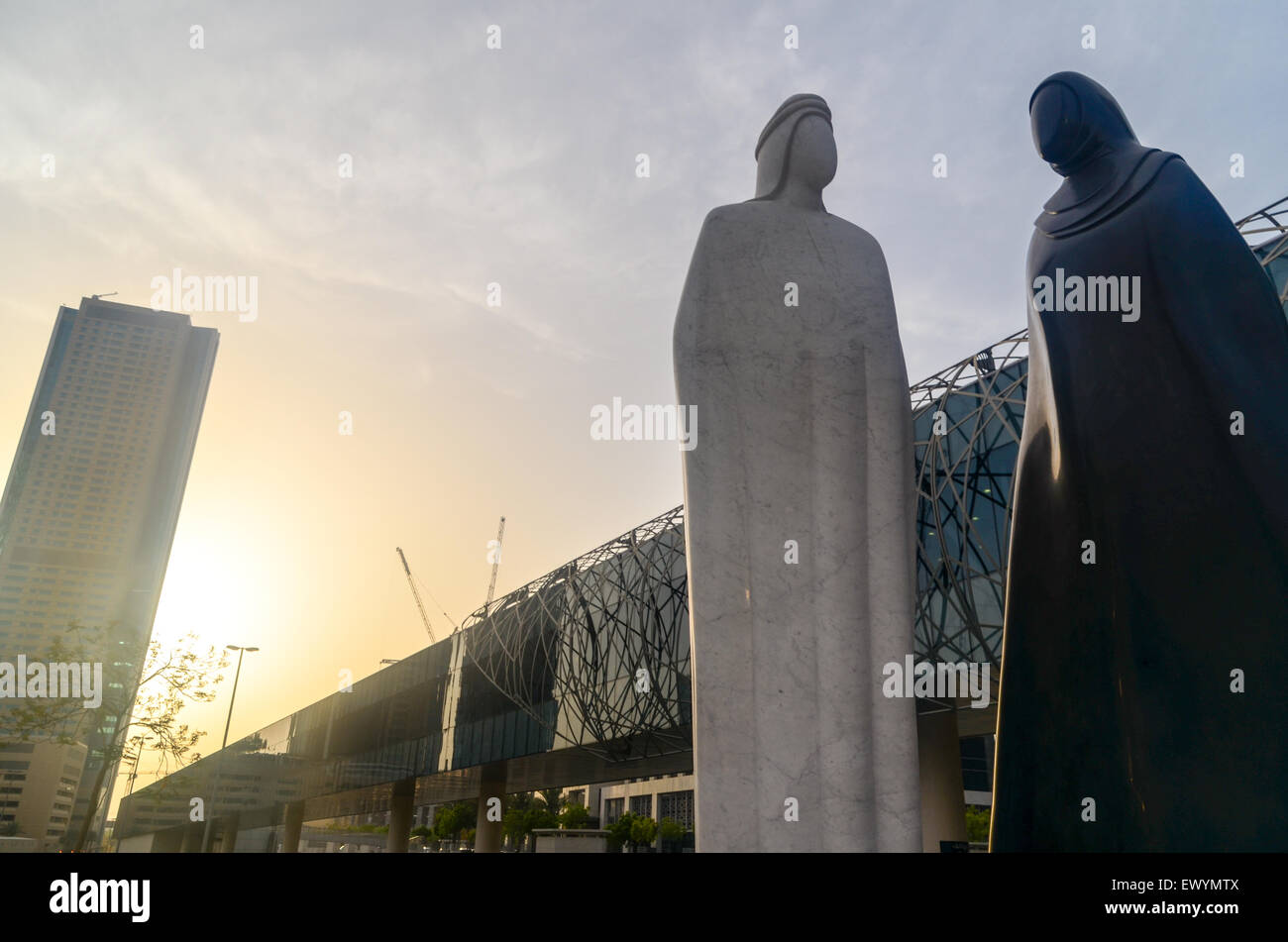 Dubai statue hi-res stock photography and images - Alamy