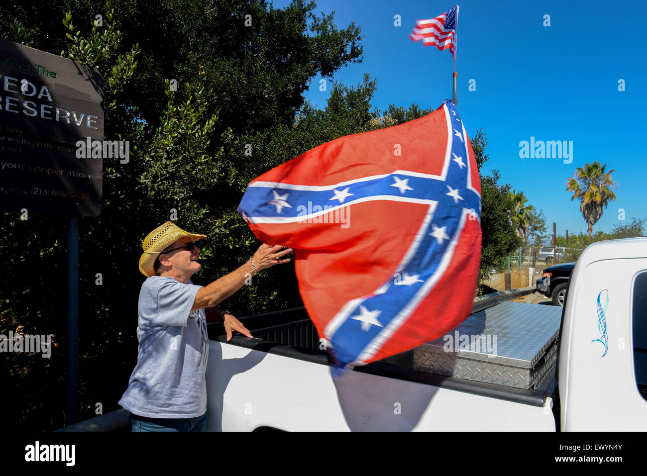 Confederate flag truck hi-res stock photography and images - Alamy