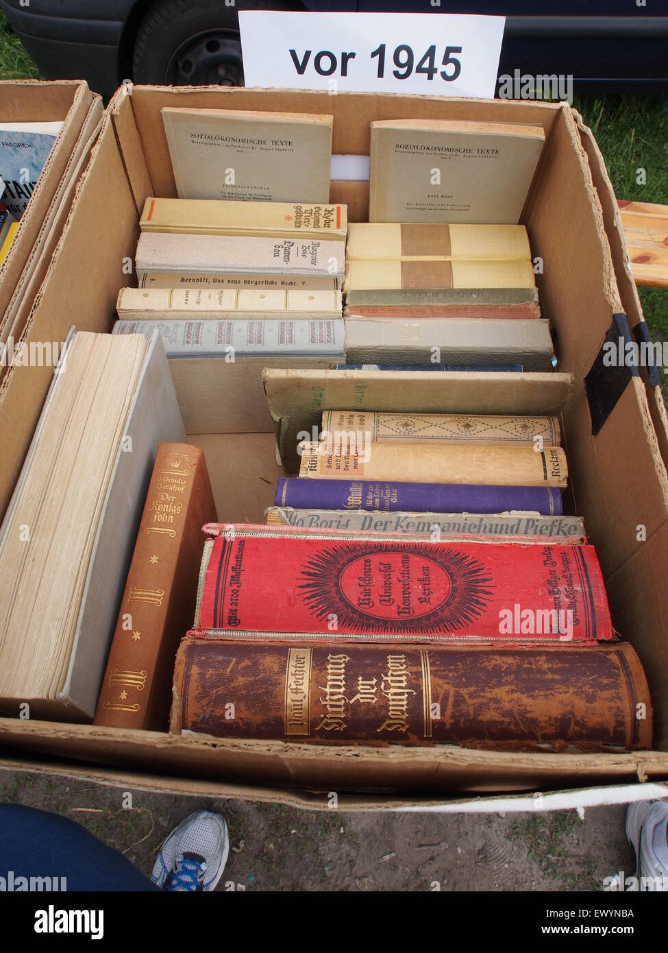 Vintage volumes hi-res stock photography and images - Alamy