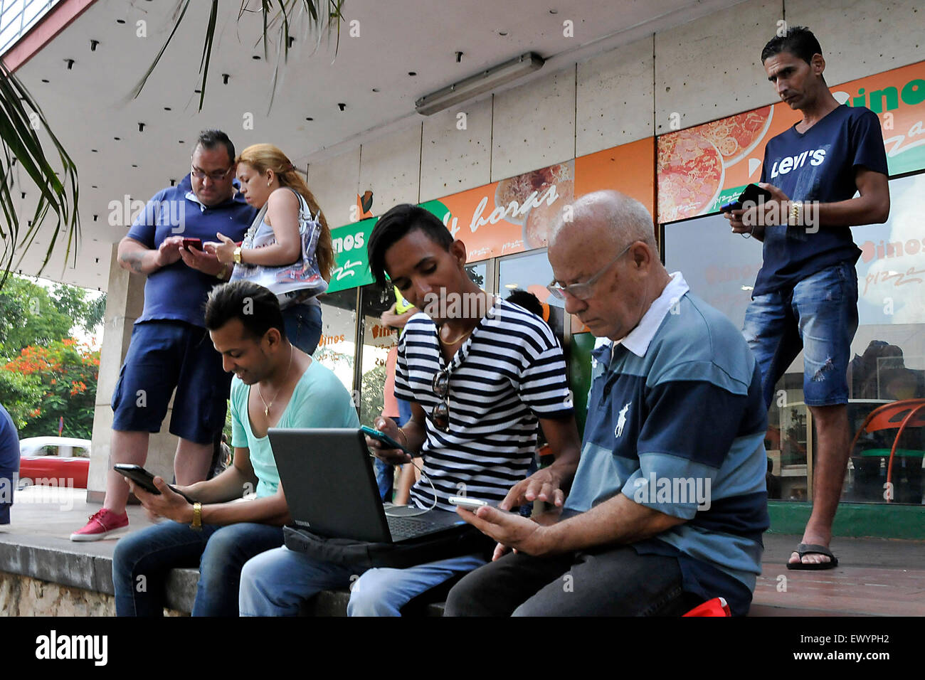 Public wifi havana hi-res stock photography and images - Alamy