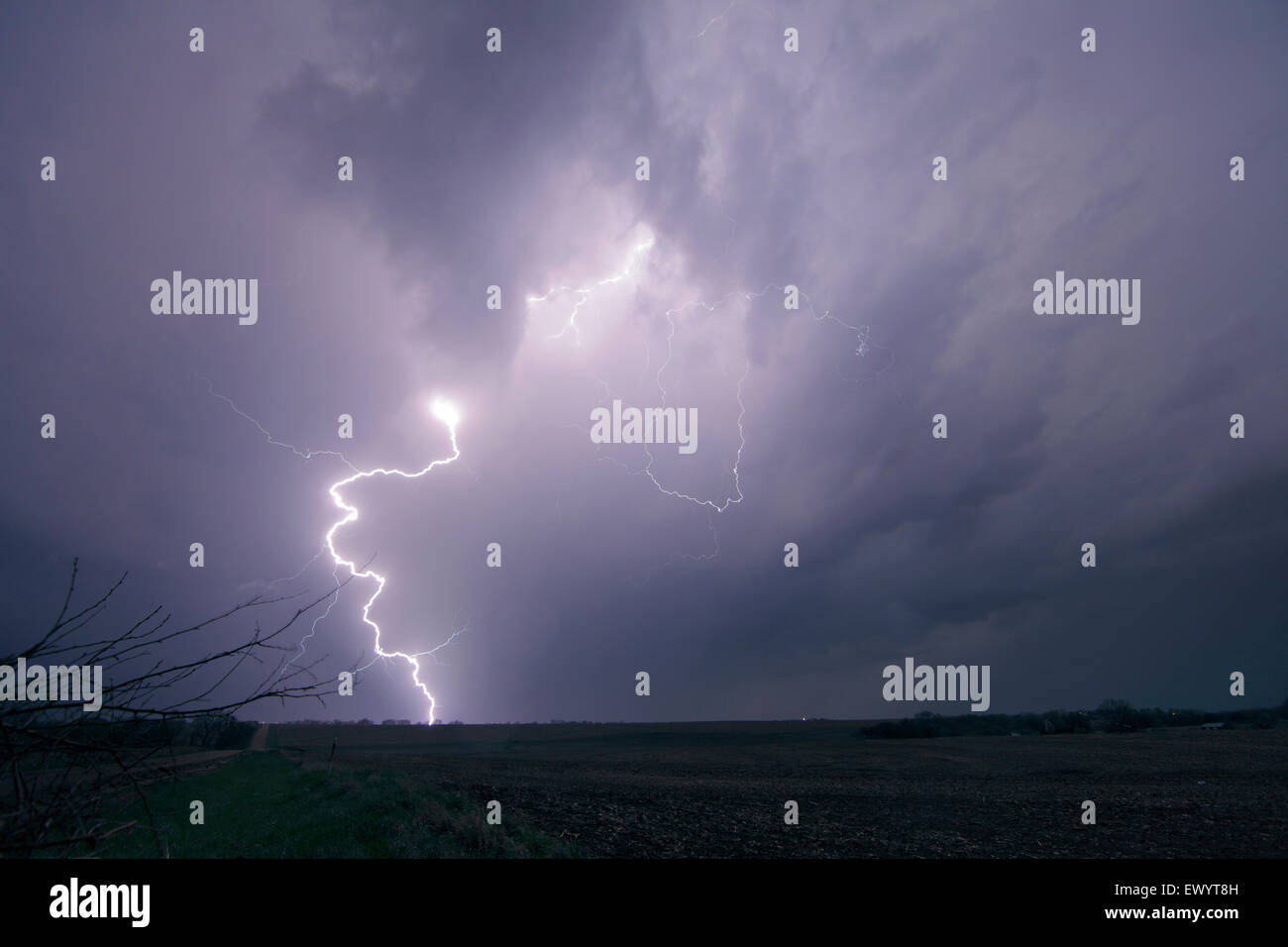 Lightning striking ground hi-res stock photography and images - Alamy
