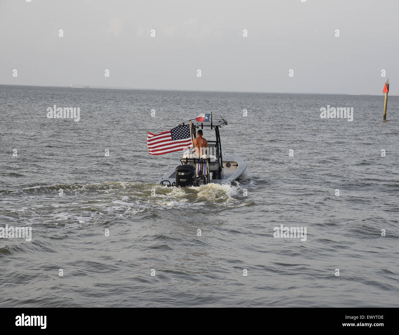Boat american flag hi-res stock photography and images - Alamy