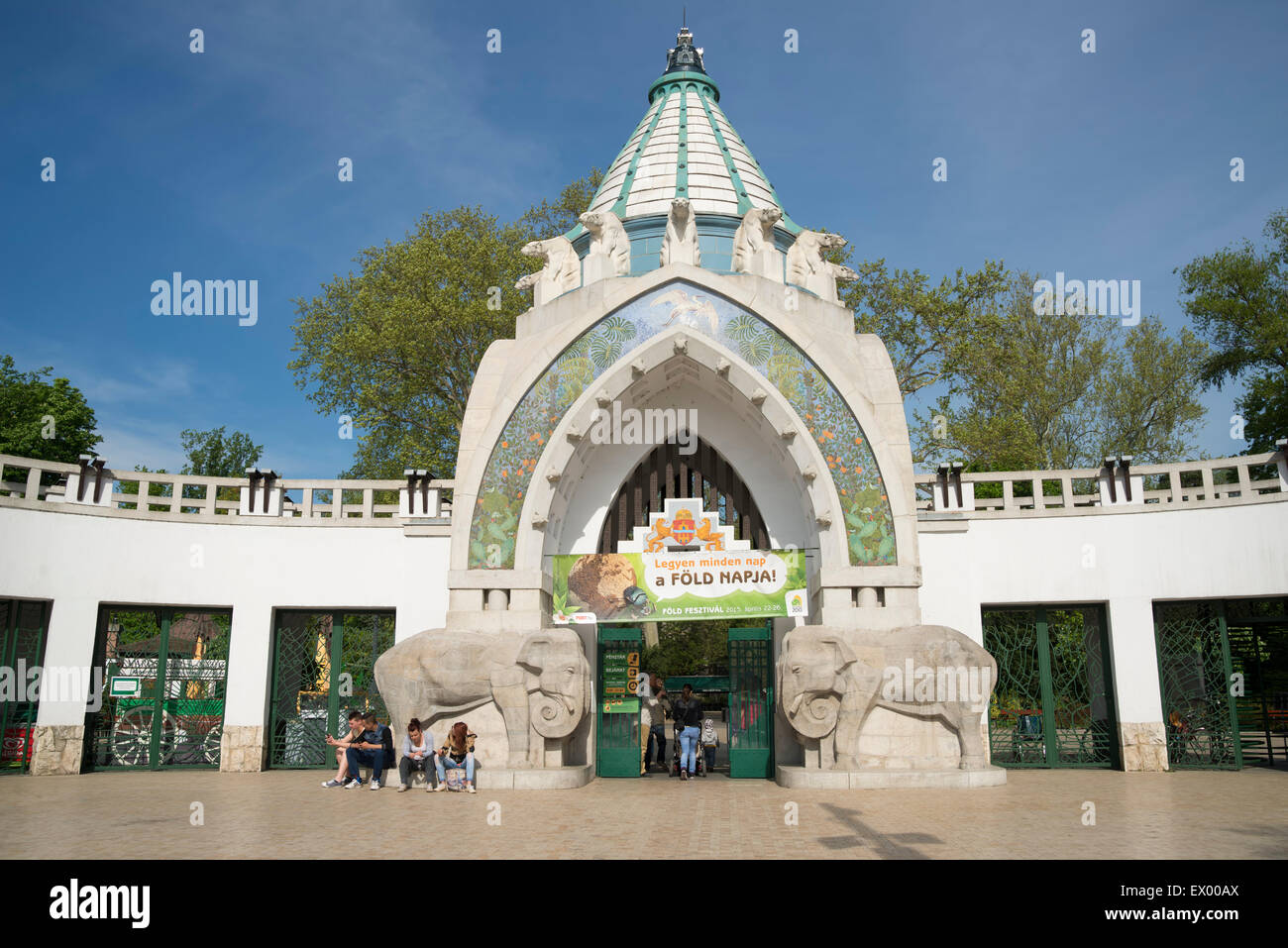 Budapest zoo hi-res stock photography and images - Alamy