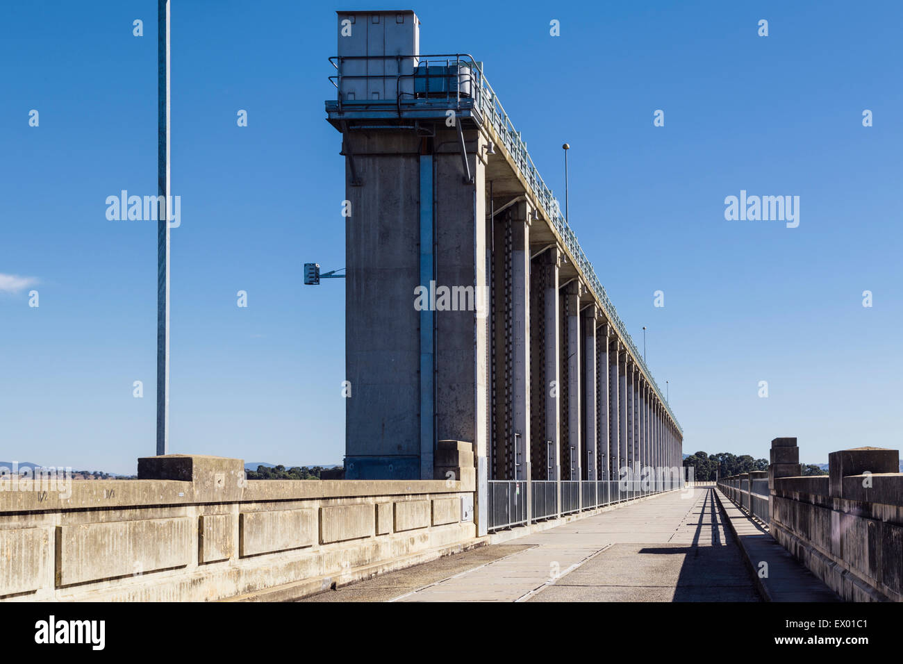 Nsw victorian state border hi-res stock photography and images - Alamy