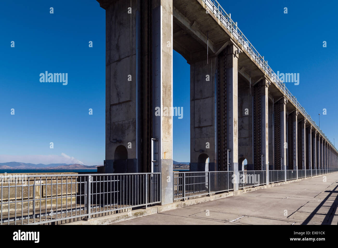 Nsw victorian state border hi-res stock photography and images - Alamy