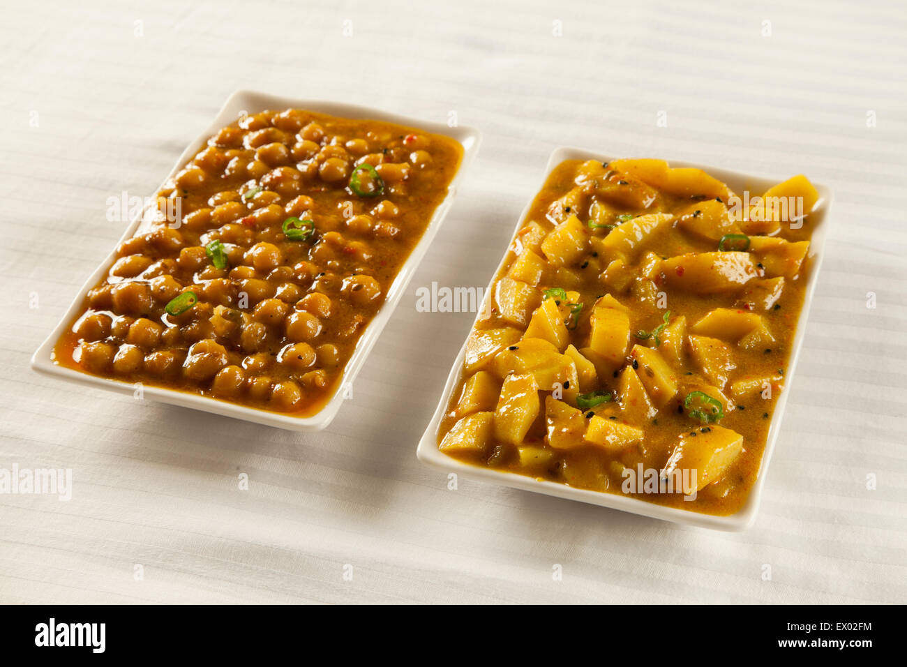 Indian/Pakistani cuisine Aaloo bhujia and Channa Stock Photo - Alamy