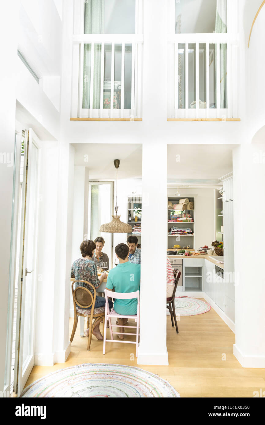 Friends at dining table hi-res stock photography and images - Alamy