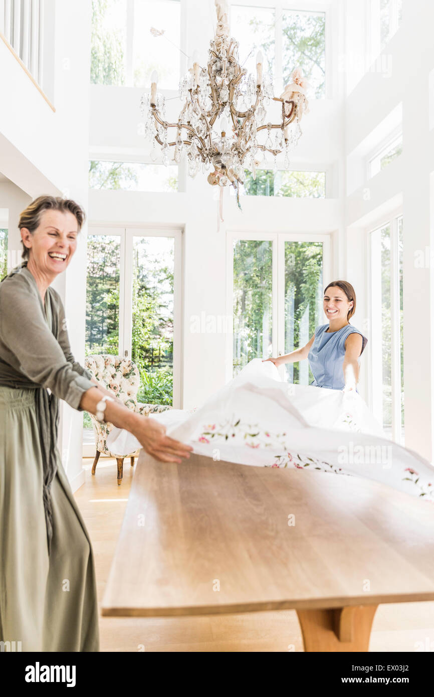 Throwing table hi-res stock photography and images - Alamy