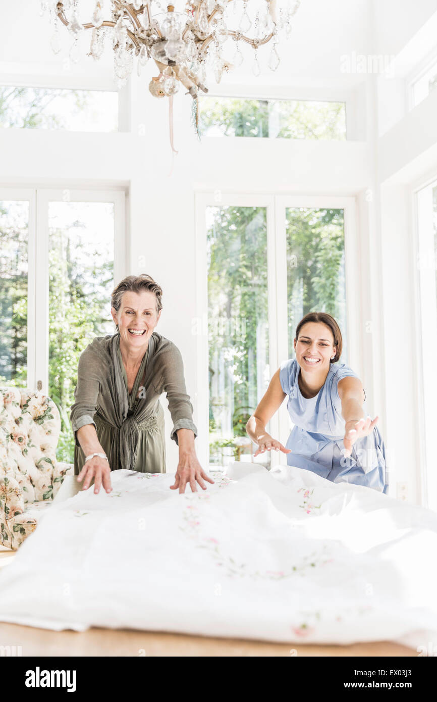 Throwing table hi-res stock photography and images - Alamy