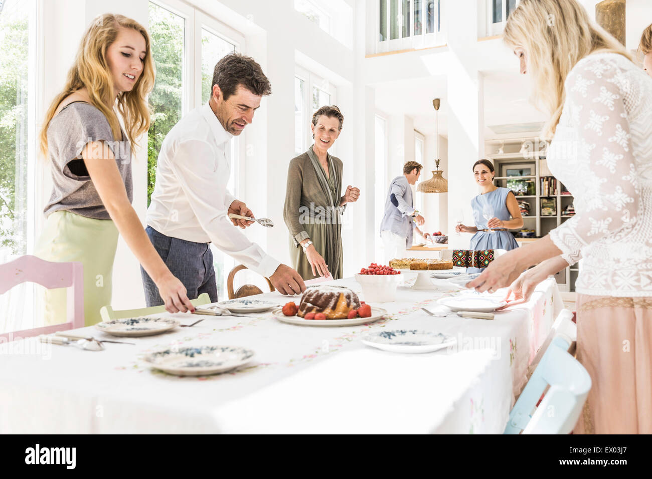 Family setting dinner table hi-res stock photography and images - Alamy