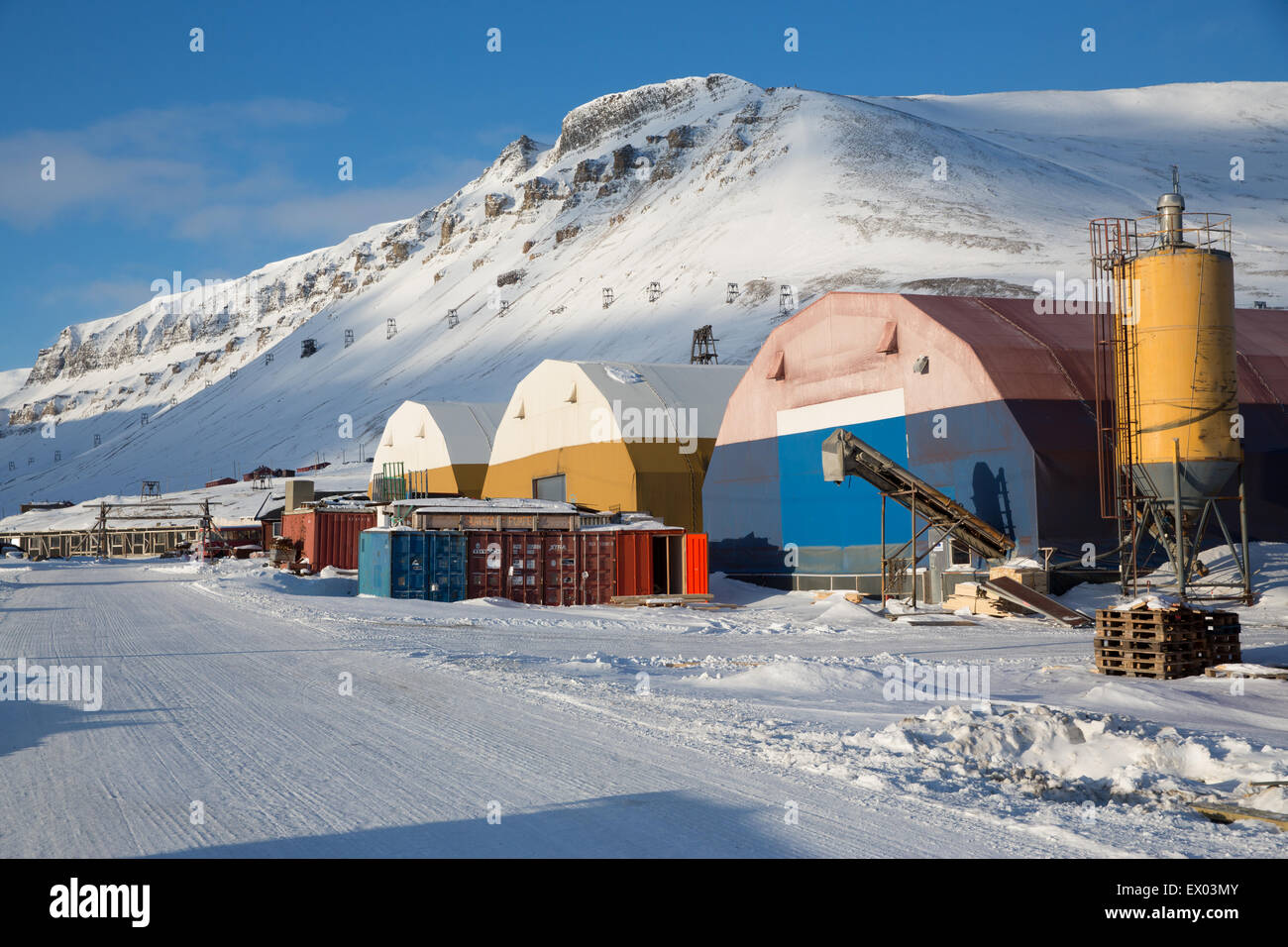 View of industrial buildings and mountains, Longyearbyen, Svalbard ...