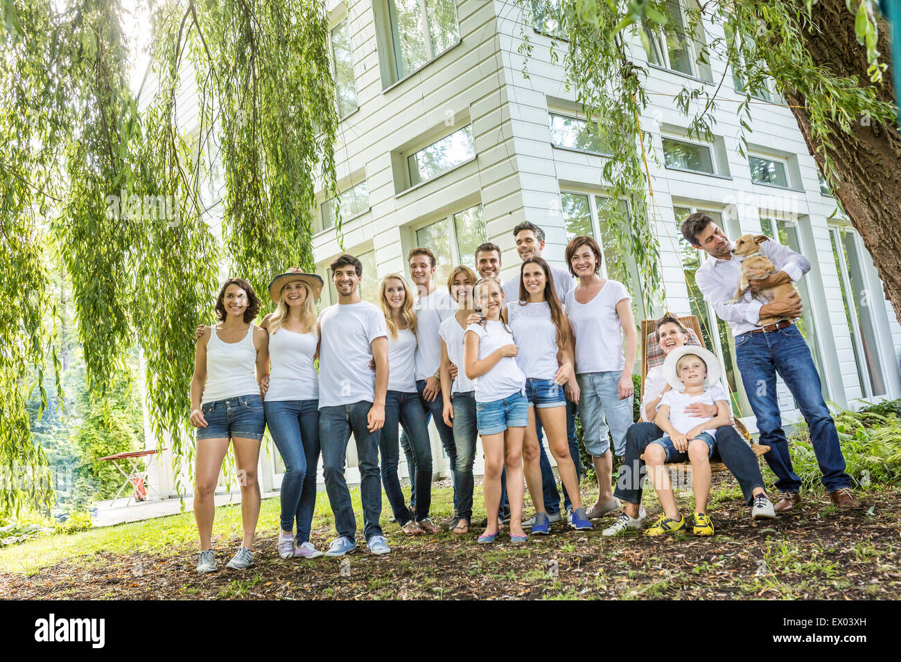 Large family portrait hi-res stock photography and images - Alamy