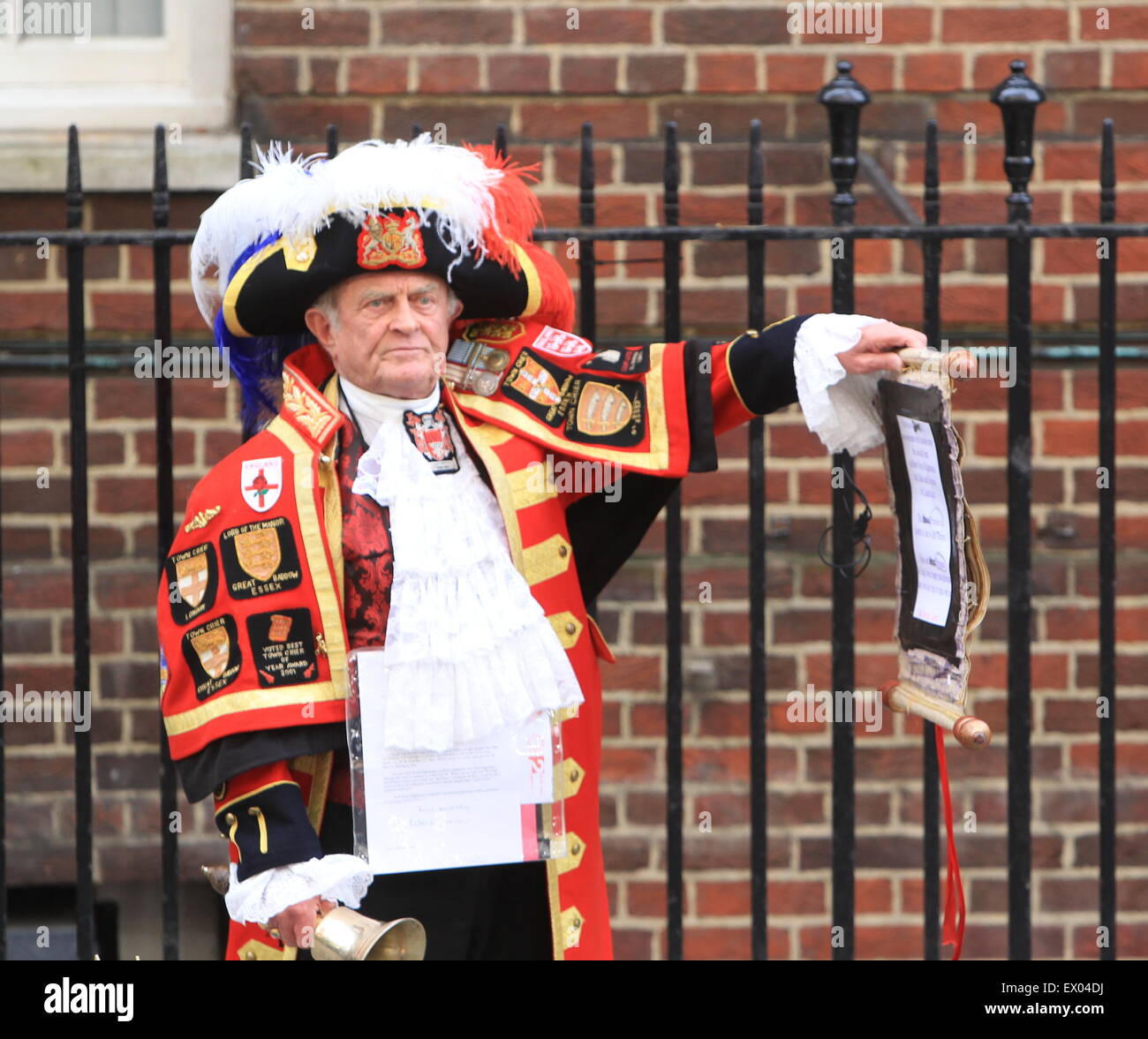 Town crier tony appleton hi-res stock photography and images - Alamy