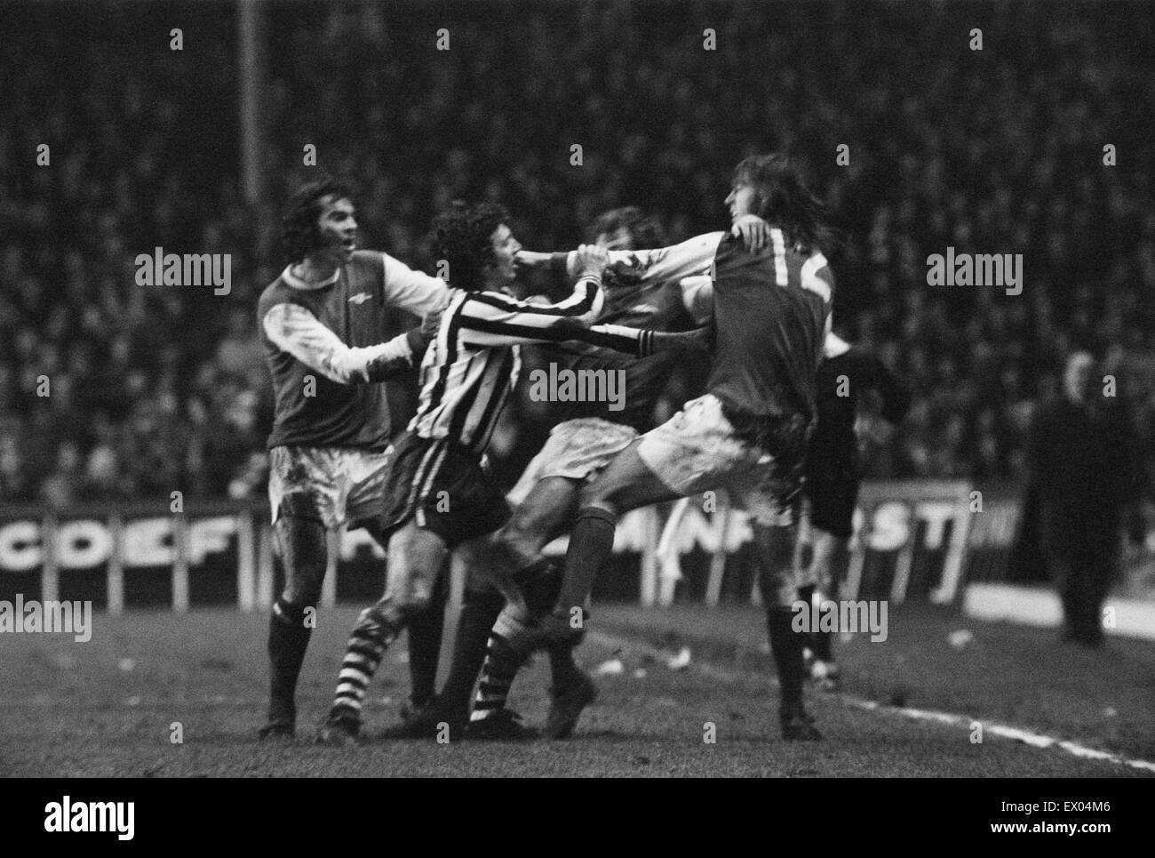 Newcastle arsenal Black and White Stock Photos & Images - Alamy