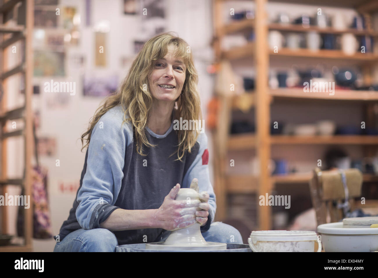 Female potter using pottery wheel hi-res stock photography and images ...