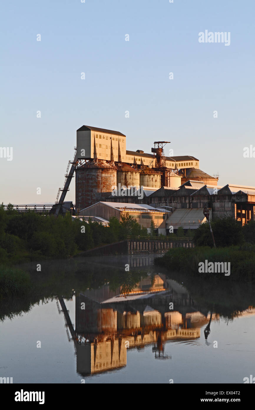 Derelict industrial buildings in Winnington, Cheshire Stock Photo - Alamy