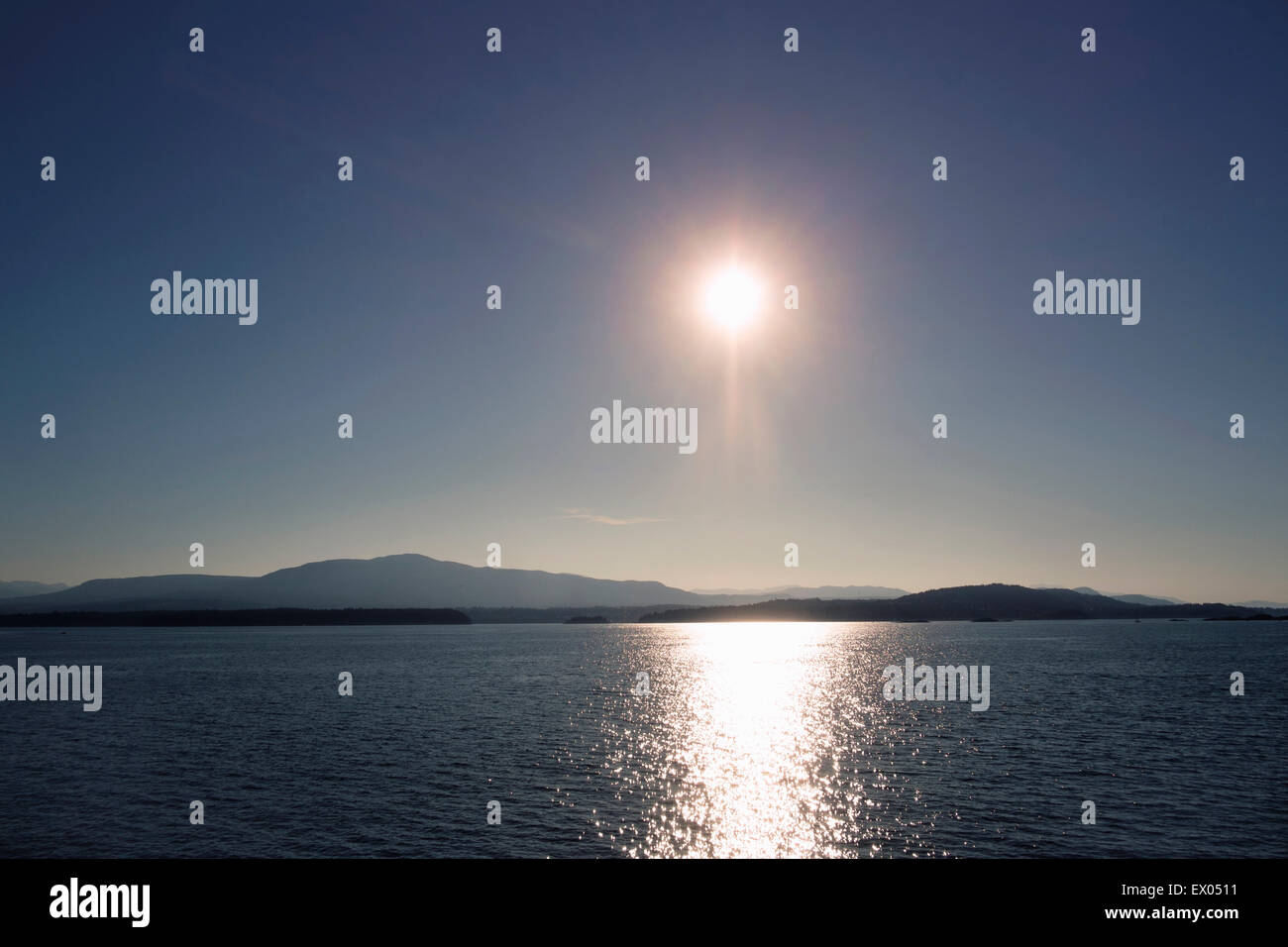 Sunlight over water hi-res stock photography and images - Alamy