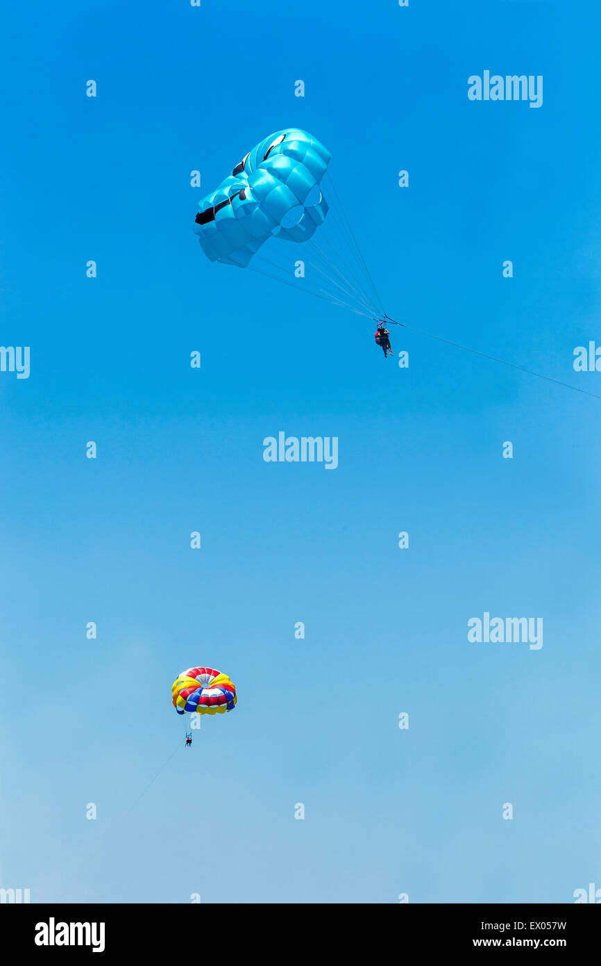 Parasailing boat hi-res stock photography and images - Alamy