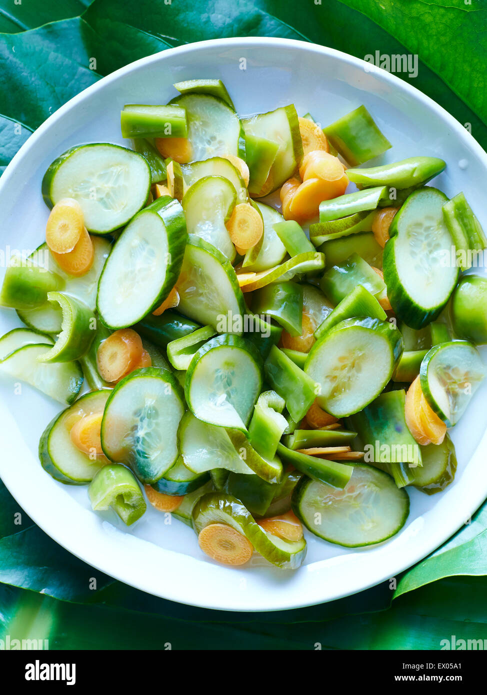 Still life with plate of Thai pickles (achat Stock Photo - Alamy