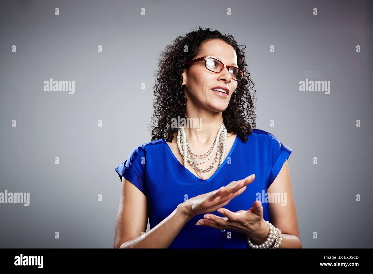Black woman clapping hi-res stock photography and images - Alamy