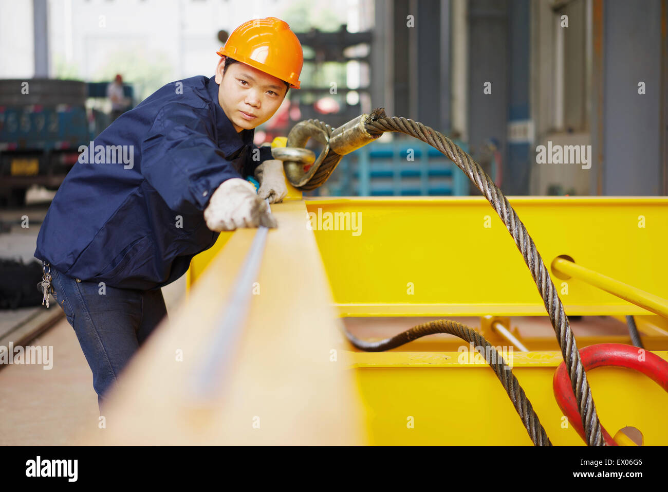 Construction worker using crane hi-res stock photography and images - Alamy